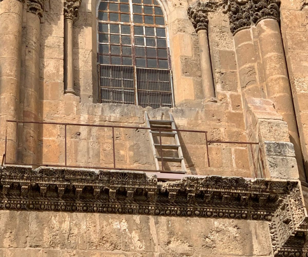 The Immovable Ladder of the Holy Sepulchre - Pilgrimaps