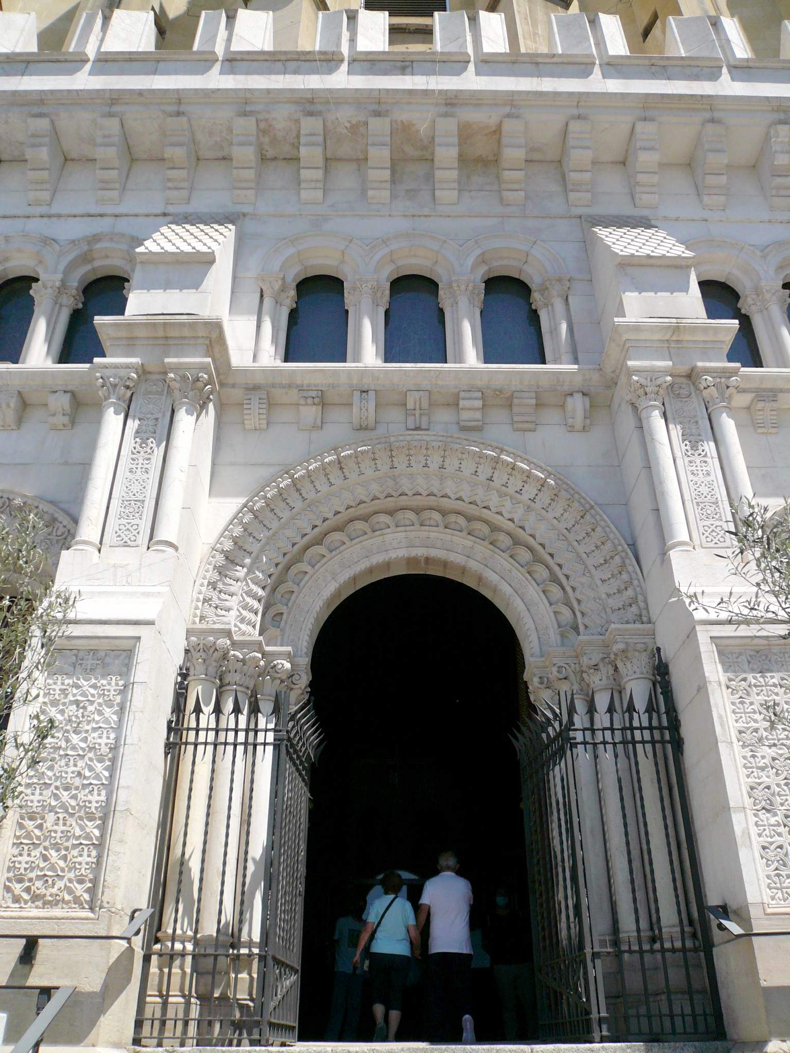 Crypt of the Almudena Cathedral - Pilgrimaps
