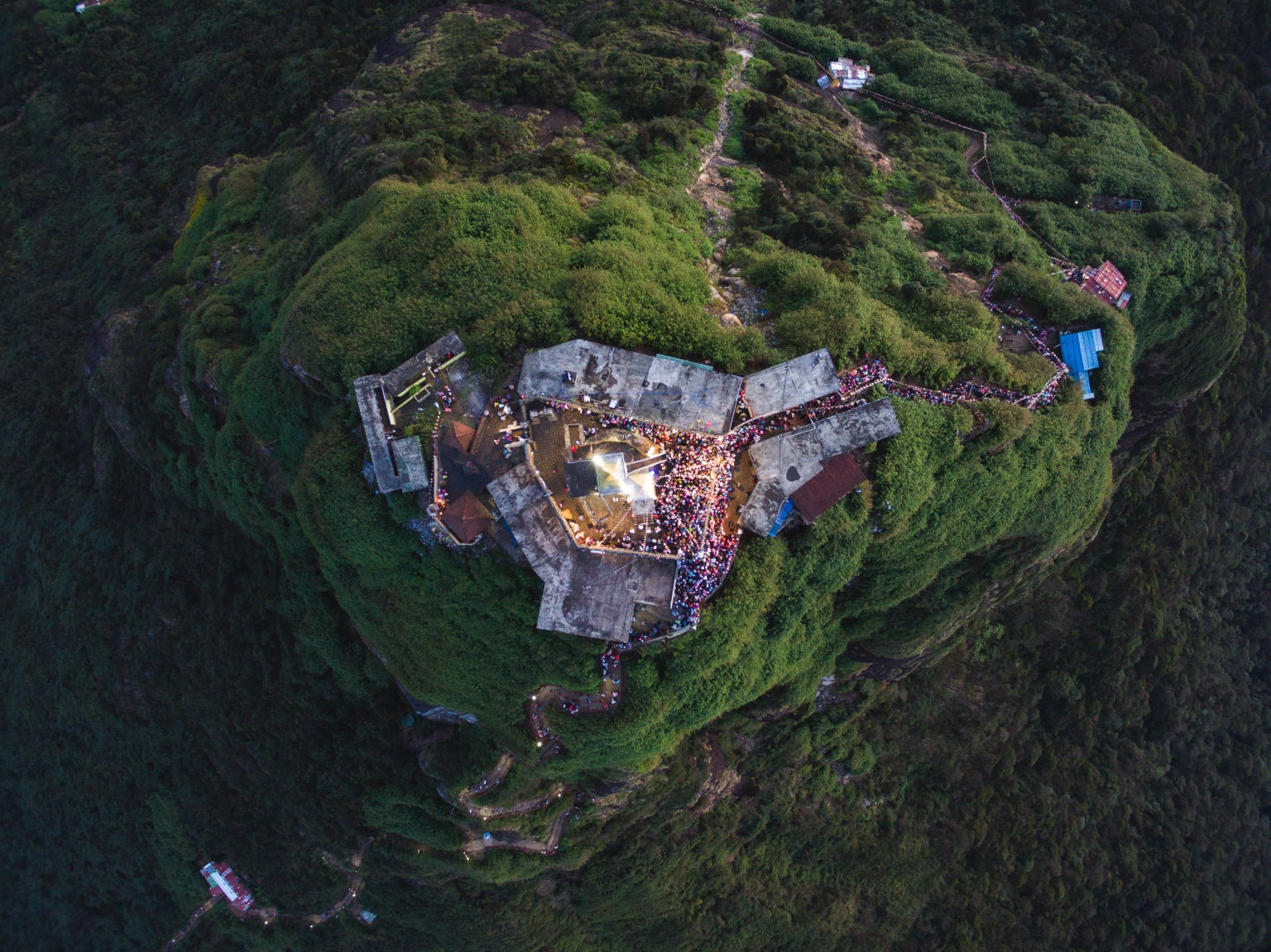 Axis Mundi: Adam’s Peak in Sri Lanka - Pilgrimaps