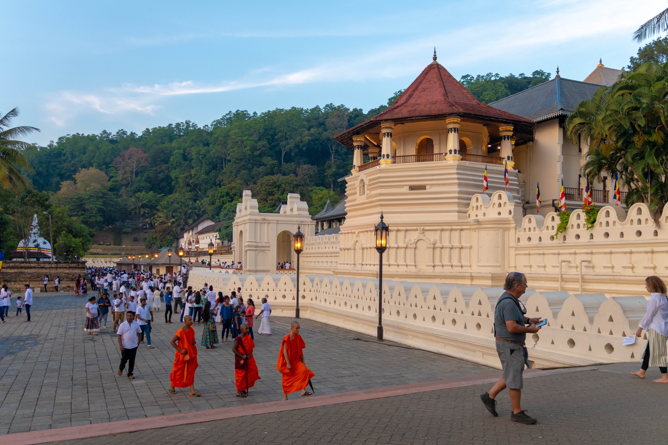 Pilgrimage to Kandy: Buddha’s Tooth Relic and the Political Geography ...