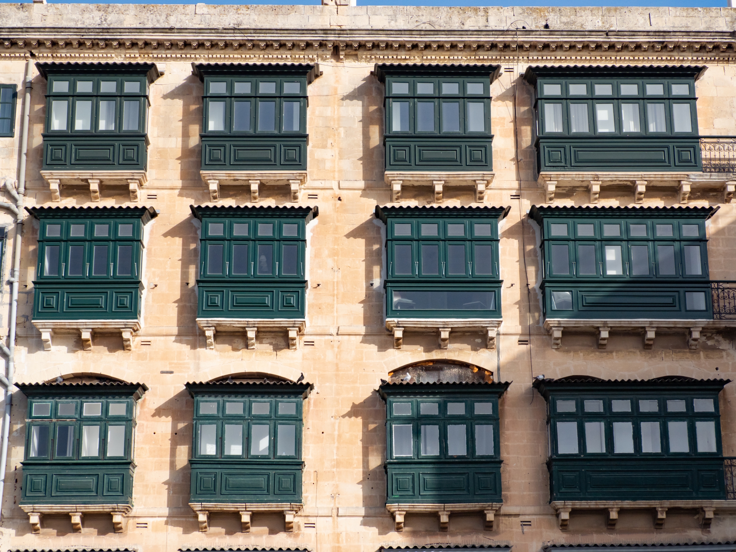 Los balcones malteses, refugio de secretos y susurros - Pilgrimaps